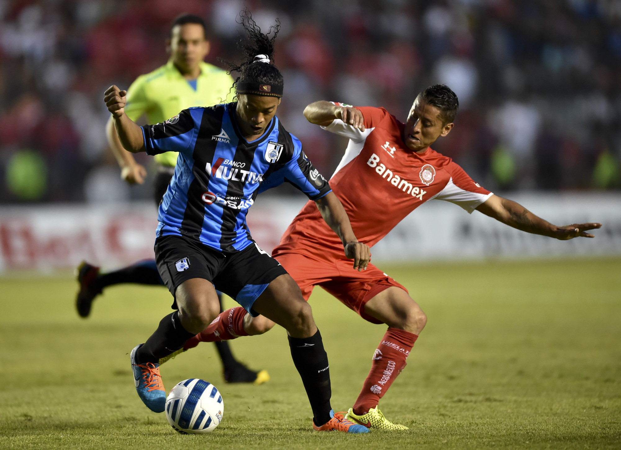 Ronaldinho menacé d'exclusion par son club mexicain de Queretaro