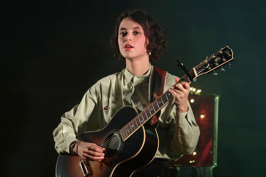 Pomme, une artiste qui veut "rééquilibrer" le monde de la musique