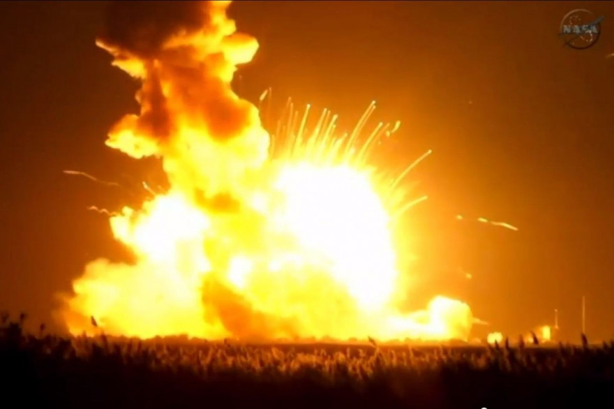 Explosion de la fusée Antares de la Nasa au décollage