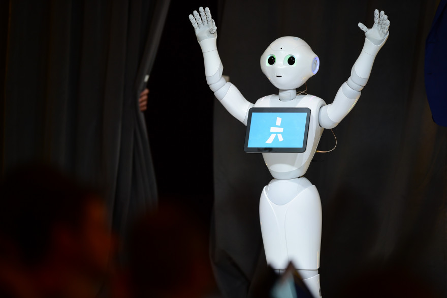 Pepper, le robot humanoïde qui aide à choisir les bouteilles de vin ...