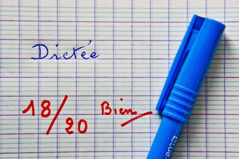 Orthographe : comment devenir champion en dictée