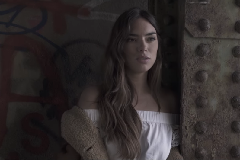 Eurovision 2017 : qui est Alma, la chanteuse qui représentera la France