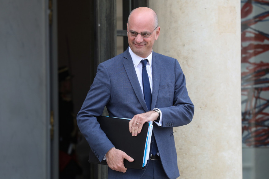 "Blanquer n'est plus le ministre, champion du gouvernement", selon Olivier Bost
