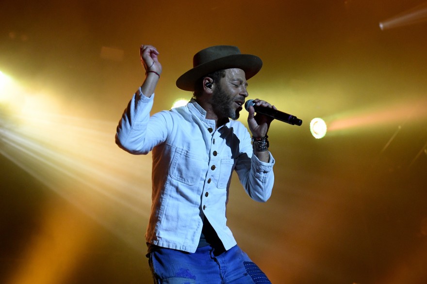 Christophe Maé sort un nouveau single intitulé "Les gens"