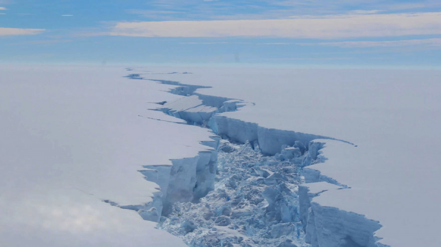 Antarctique : la fonte des glaces s'accélère, le niveau des océans monte