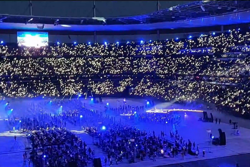 Rockin' 1000 : un millier de musiciens font un show incroyable au Stade ...